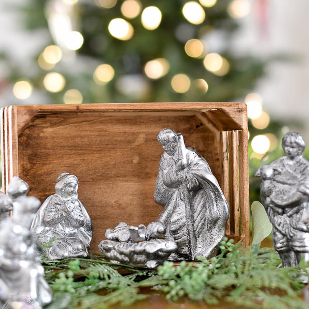 DIY Nativity Scene with Antique Mirror Finish • Refresh Living